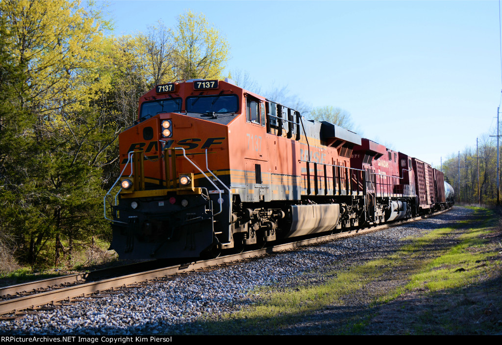BNSF 7137 CSX Train K048 CrudeOil Loads